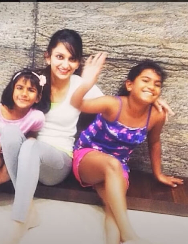 Puneeth Rajkumar With Daughters Beautiful Photos - FilmiBeat