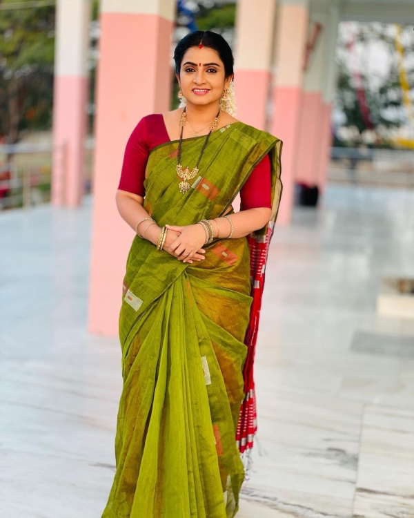 புடவை கட்டி பூ வச்சா தனி அழகு தான்.. பாண்டியன் ஸ்டோர்ஸ் தனம் வெளியிட்ட ...