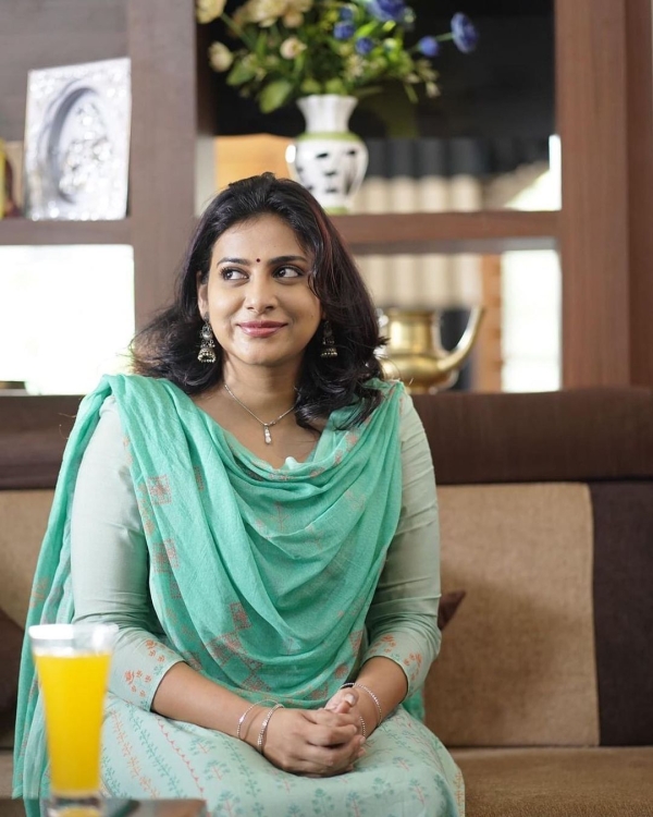 Actress Anna Rajan New Glamour Stills Trending On Social Media ...