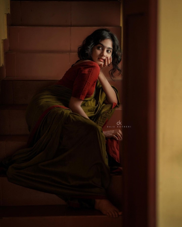 Actress Devika Sanjay Looks Stunning in Saree Pics | നാടൻ പെണ്ണായി ...