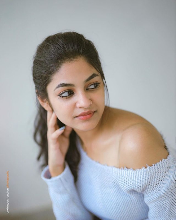 யம்மா... என்ன ப்யூட்டி...செம க்யூட் லுக்கில் மின்னும் இவானா | Actress ...