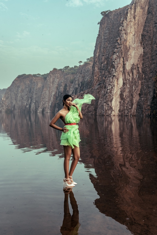 Keerthi Pandian : వాటర్ బేబీలా మారిన కీర్తి పాండియన్.. నీటిలో నుండే ...