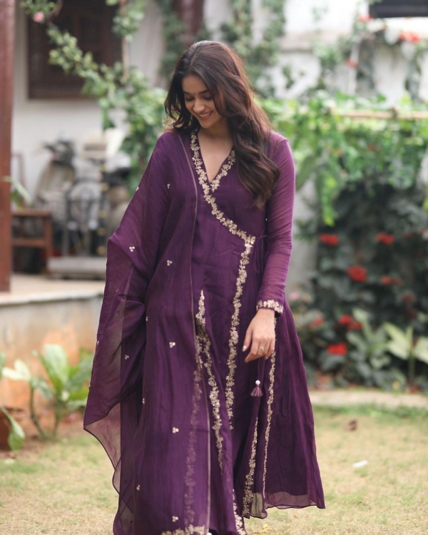 Actress Keerthy Suresh New Bold And Stunning Looks | കീര്‍ത്തീഭാവങ്ങള് ...