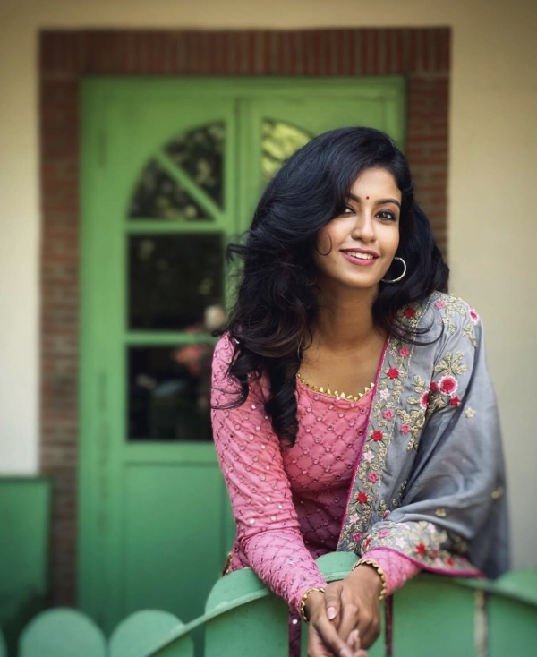 செல்லக்குட்டி ராசாத்தி... ரோஷினி ஹரிப்ரியன் கலக்கல் போட்டோஸ் ...