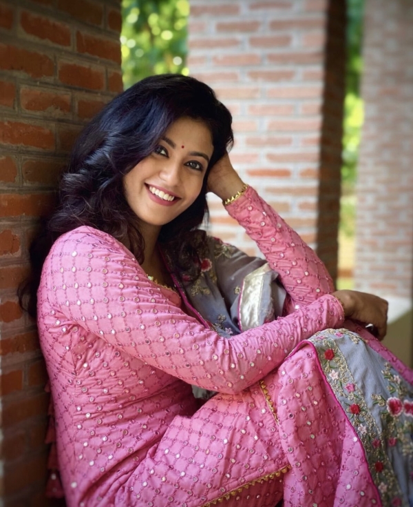 செல்லக்குட்டி ராசாத்தி... ரோஷினி ஹரிப்ரியன் கலக்கல் போட்டோஸ் ...