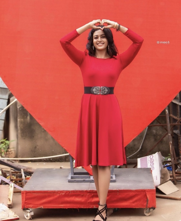 செல்லக்குட்டி ராசாத்தி... ரோஷினி ஹரிப்ரியன் கலக்கல் போட்டோஸ் ...