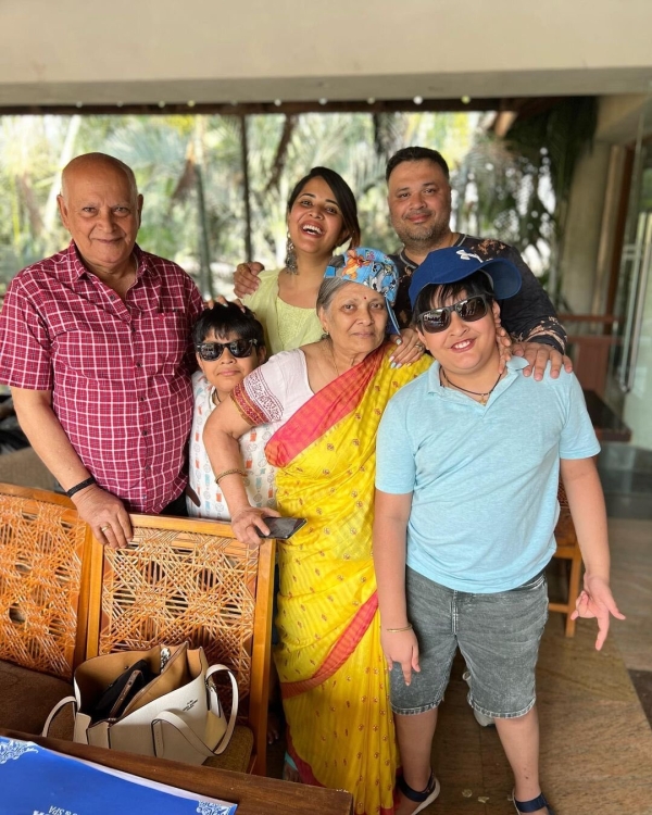 Anasuya Bharadwaj: కుటుంబంతో కలిసి అనసూయ ఎంజాయ్.. మీరెప్పుడూ చూడని ...