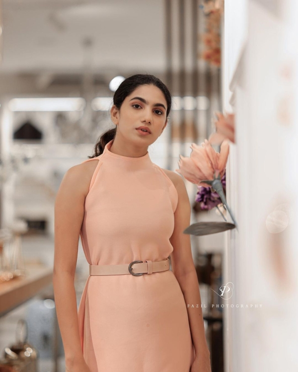 Home Movie Actress Deepa Thomas New Stylish Stills | സിമ്പിള്‍ ലുക്കില് ...