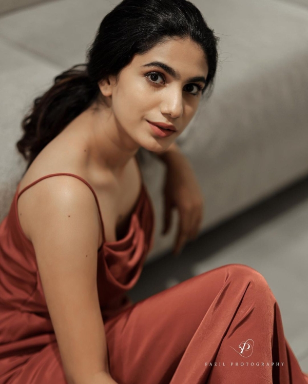 Home Movie Actress Deepa Thomas New Stylish Stills | സിമ്പിള്‍ ലുക്കില് ...