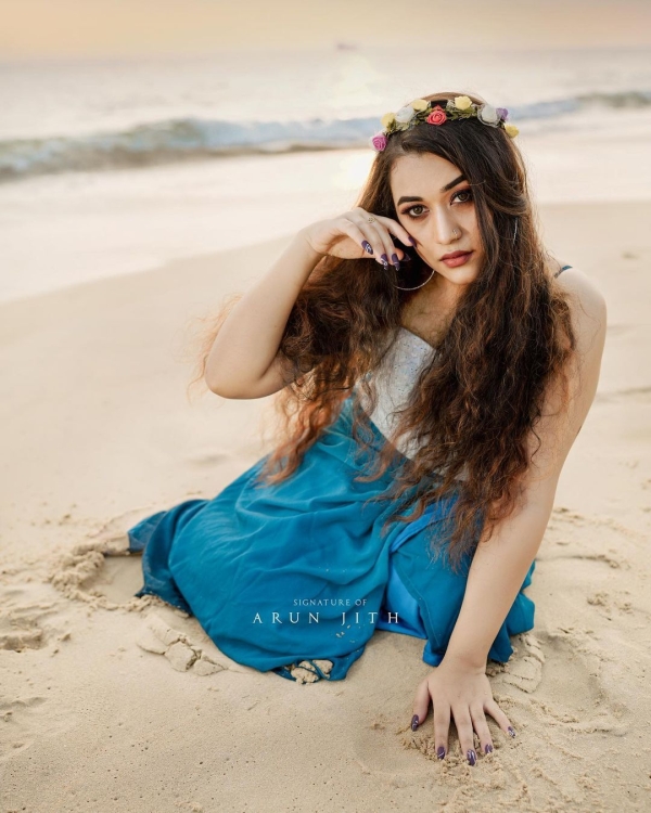 Malik Fame Parvathy R Krishna Latest Glamorous Photoshoot from Beach ...