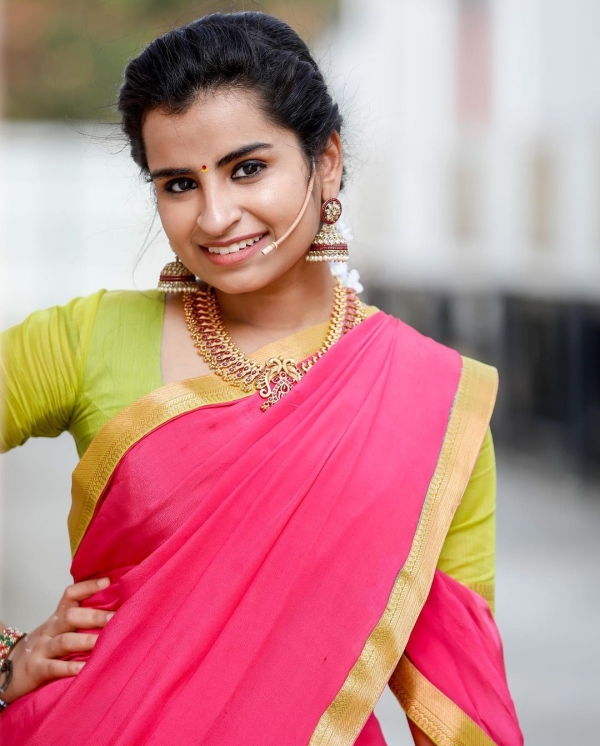 அட யார் இந்த கிராமத்து கிளி… குக் கோமாளி சிவாங்கியின் கலக்கல் போட்டோஸ் ...