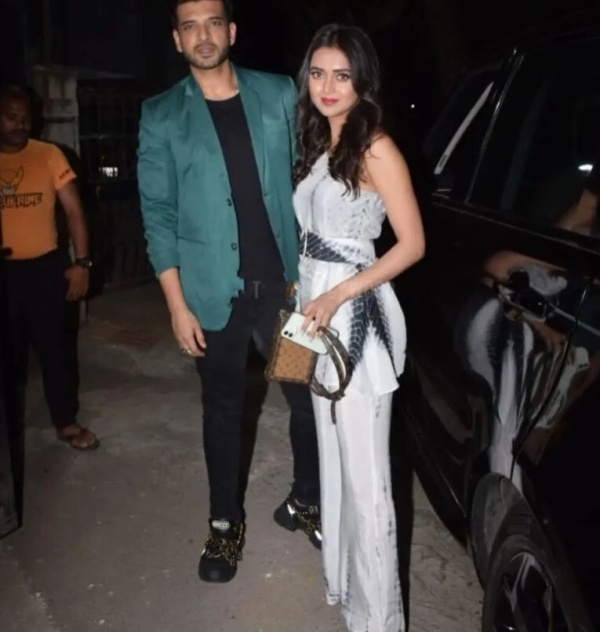 Tejasswi Prakash & Karan Kundrra Get Papped; Fans Call Them Stylish ...