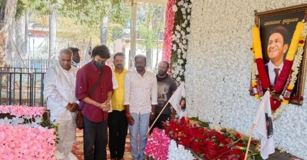 புனித் ராஜ்குமார் நினைவிடத்தில் அஞ்சலி செலுத்திய விஜய் | Vijay paid his ...