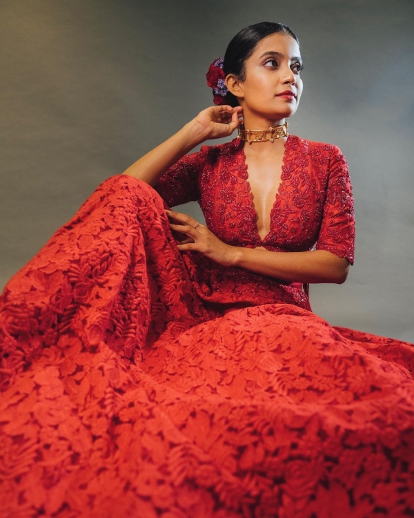 Actress Anna Ben Looks Hot in White Frock, Pics | കലല്‍തിരയില് ...