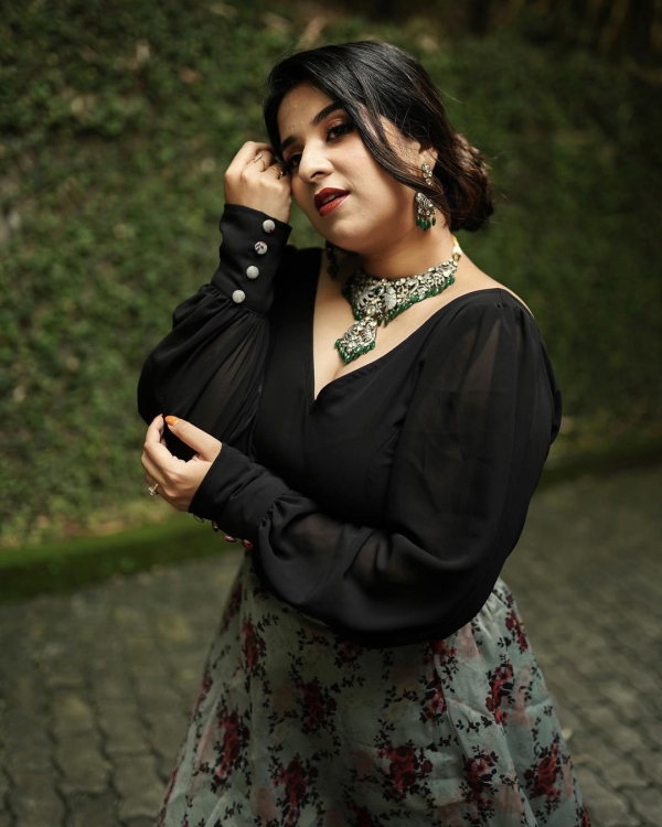 Actress-Model Aparna Thomas New Stylish Photoshoot Pics | മിനിസ്ക്രീ ...