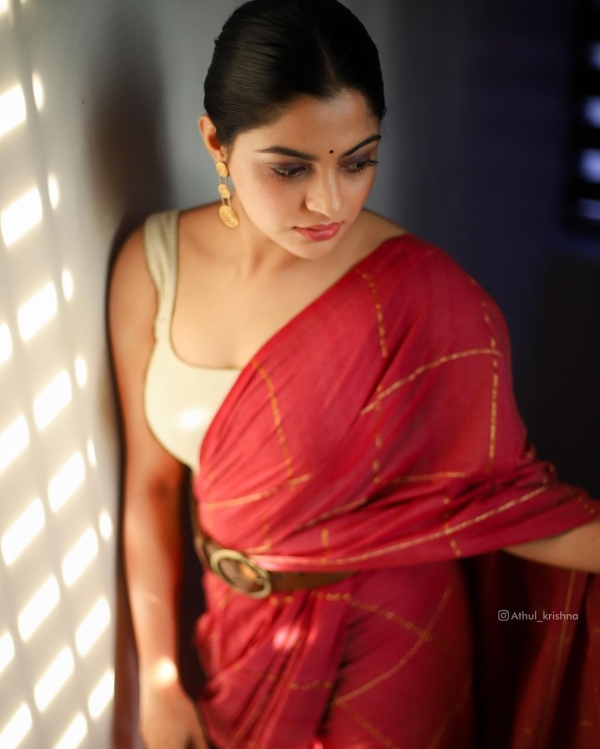 Actress Nikhila Vimal Stunning Photoshoot Viral on Instagram | ക്യൂട്ട് ...