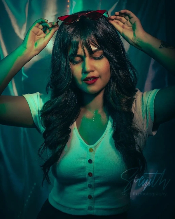 Actress Roshni Singh Stylish Instagram Pics | ചിരിയഴകുമായി ട്രിവാൻഡ്രം ...