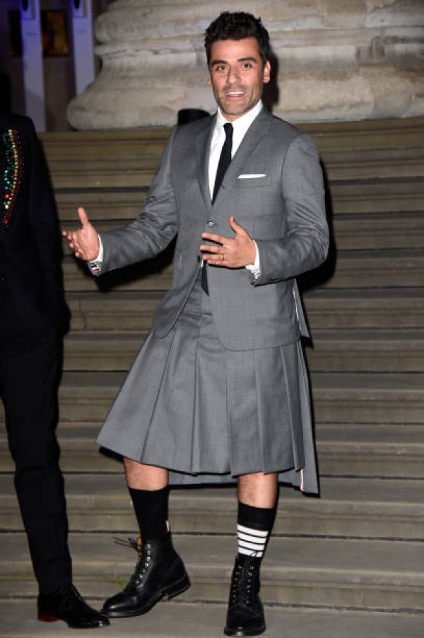 Fans Are Loving Oscar Issac's Look At London MoonKnight Premiere: Here ...