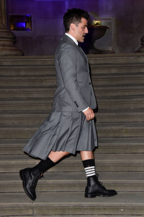 Fans Are Loving Oscar Issac's Look At London MoonKnight Premiere: Here ...