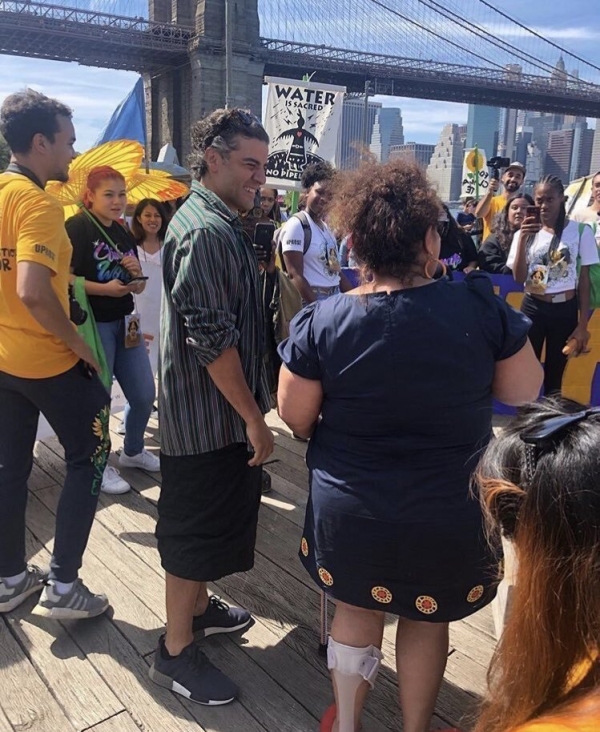 Fans Are Loving Oscar Issac's Look At London MoonKnight Premiere: Here ...