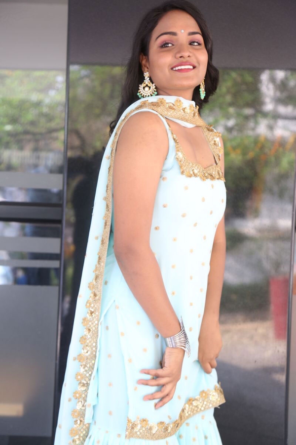 Madhu Priya Photos: Latest HD Images, Pictures, Stills & Pics - FilmiBeat