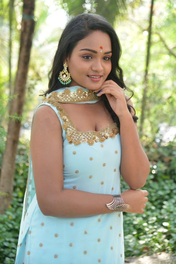 Madhu Priya Photos: Latest HD Images, Pictures, Stills & Pics - FilmiBeat