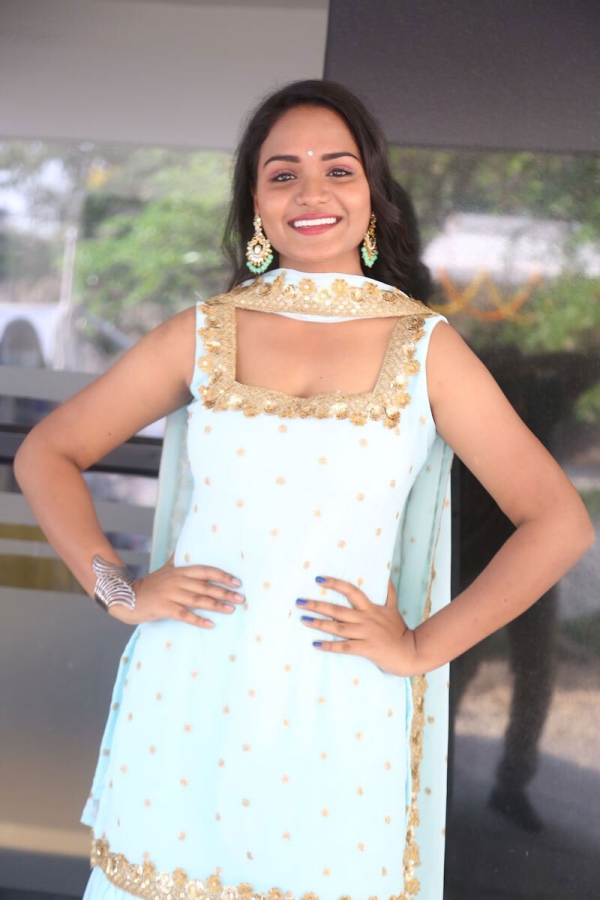 Madhu Priya Photos [HD]: Latest Images, Pictures, Stills of Madhu Priya ...