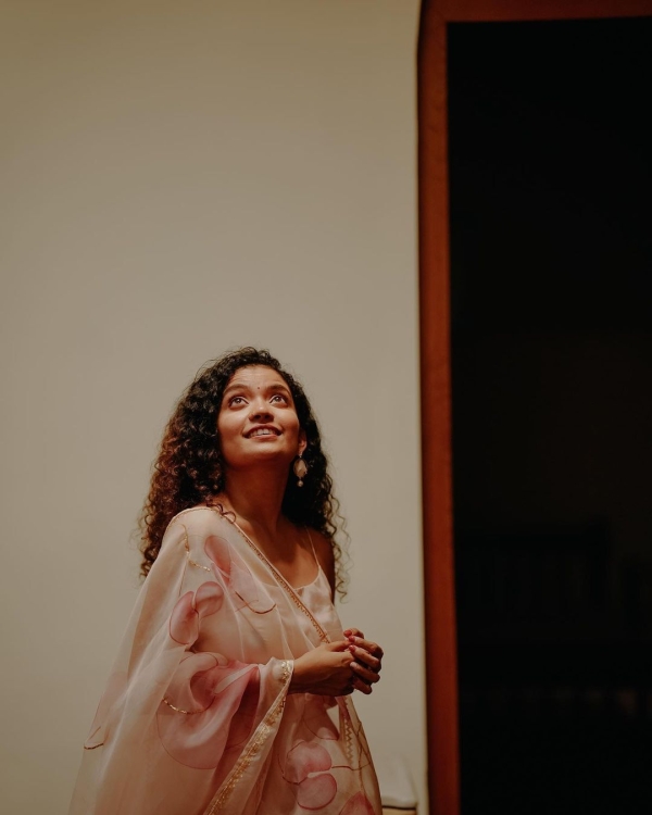 Malayalam Actress Anna Ben Looks Gorgeous in Latest Outfit, Viral ...