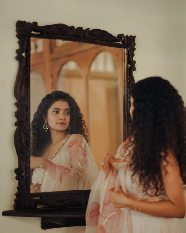 Malayalam Actress Anna Ben Looks Gorgeous in Latest Outfit, Viral ...