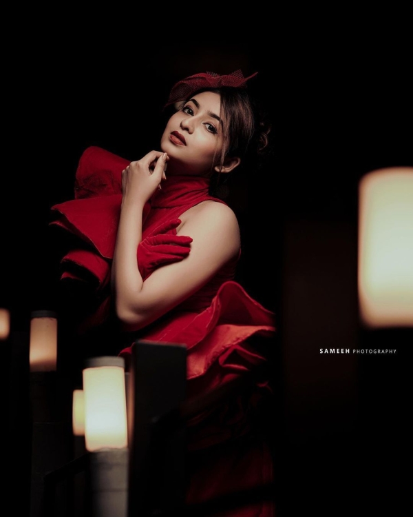 Mollywood Actress Navani Devanand's New Photoshoot in Red Saree ...