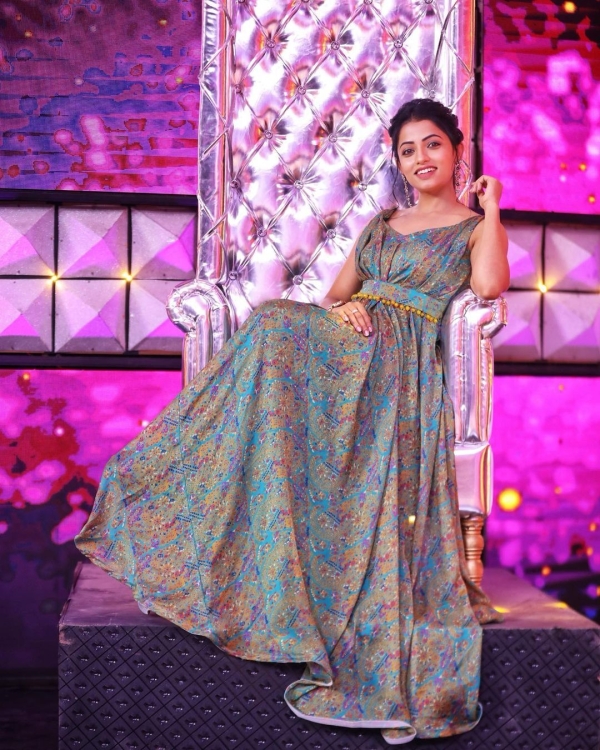 Navya Swamy Photos [HD]: Latest Images, Pictures, Stills of Navya Swamy ...