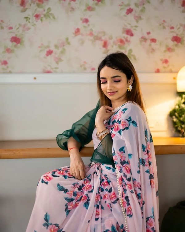 Nutana Mohan : సింగర్ నూతన మోహన్ గ్లామరస్ ఫోటోలు.. ఎంత అందంగా ఉందో ...