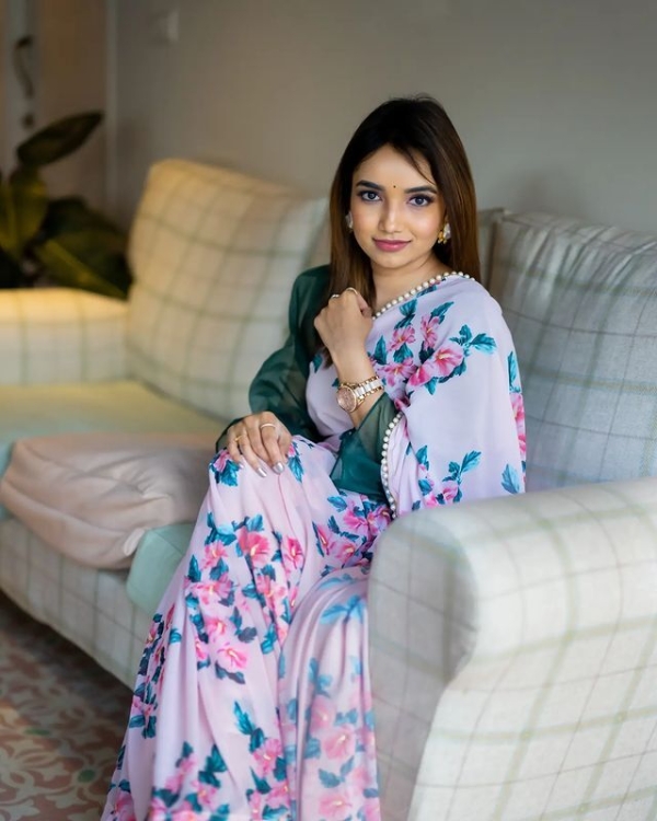 Nutana Mohan : సింగర్ నూతన మోహన్ గ్లామరస్ ఫోటోలు.. ఎంత అందంగా ఉందో ...