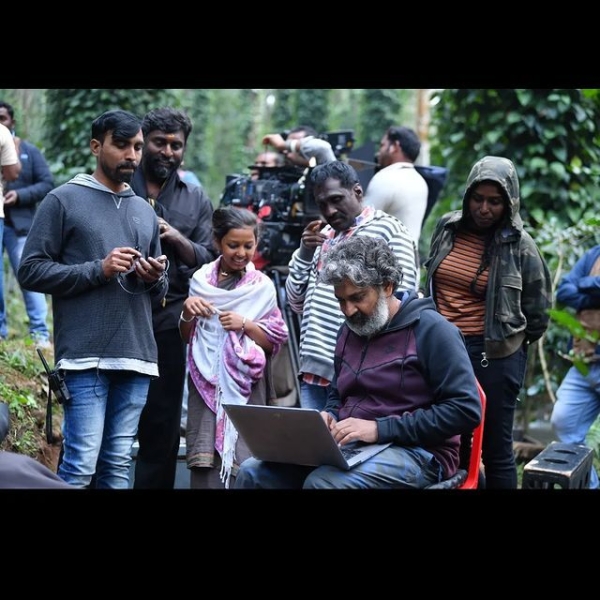 Twinkle Sharmaa : RRR బాలనటి ట్వింకిల్‌ శర్మ ఎంత అందంగా ఉందో చూశారా ...