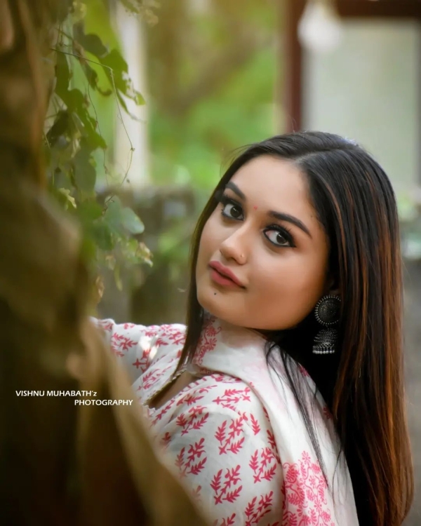 Serial Actress Sreelekshmi Sreekumar In Cute And Stylish Look ...