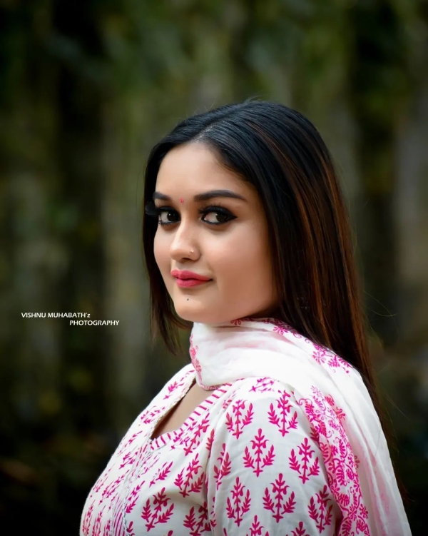 Serial Actress Sreelekshmi Sreekumar In Cute And Stylish Look ...