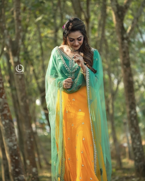 Singer And Actress Rimi tomy Looking Gorgeous In New Stills | വ്യത്യസ്ത ...