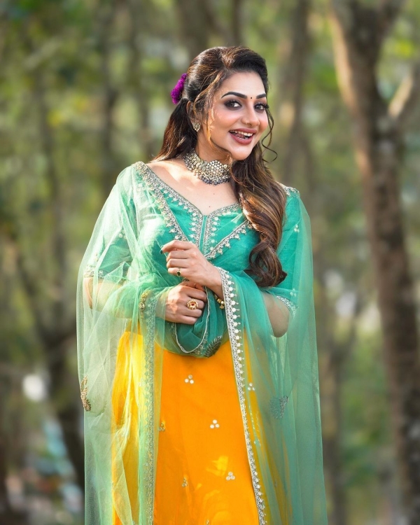 Singer And Actress Rimi tomy Looking Gorgeous In New Stills | വ്യത്യസ്ത ...