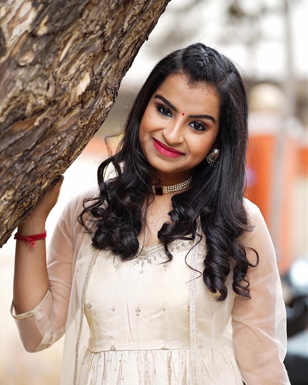 நம்ம சிவாங்கியா இது…என்ன அழகு… விதவிதமான போட்டோஸ்! | Singer Sivaangi ...