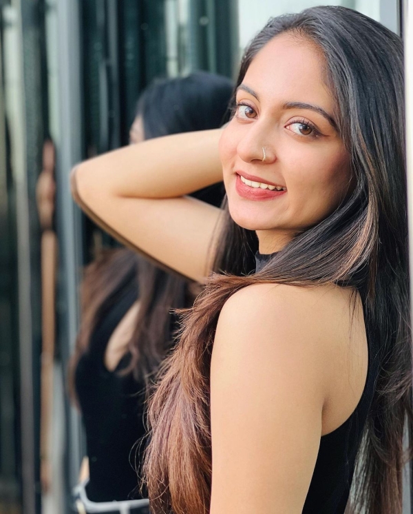 Social Media Glamorous Star Ishaani Krishna Gorgeous Stills | വളരെ ...