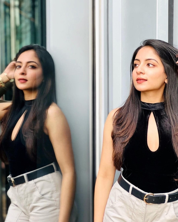 Social Media Glamorous Star Ishaani Krishna Gorgeous Stills | വളരെ ...