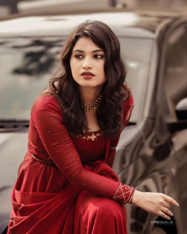 Thoovalsparsham Serial Sandra Babu Looking Gorgeous In Hot Red ...