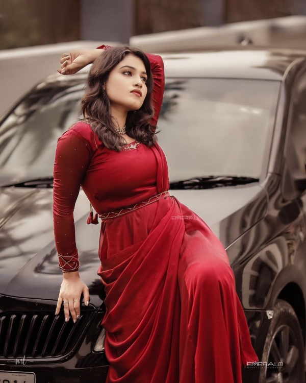 Thoovalsparsham Serial Sandra Babu Looking Gorgeous In Hot Red ...