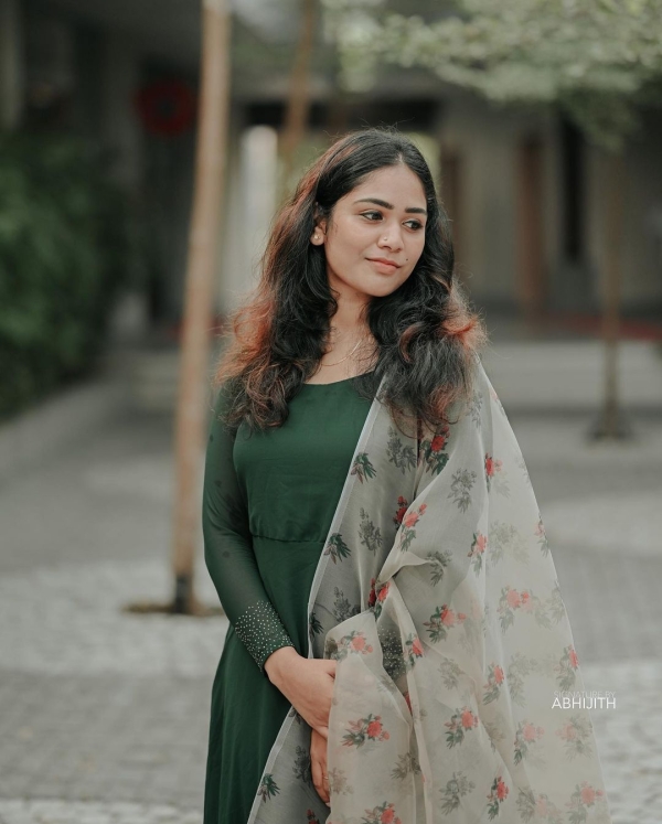 TV Actress Darshana Das New Simple And Cute Clicks | സിമ്പിള്‍ ലുക്കില്‍ സുന്ദരിയായി ദർശന ദാസ് ...