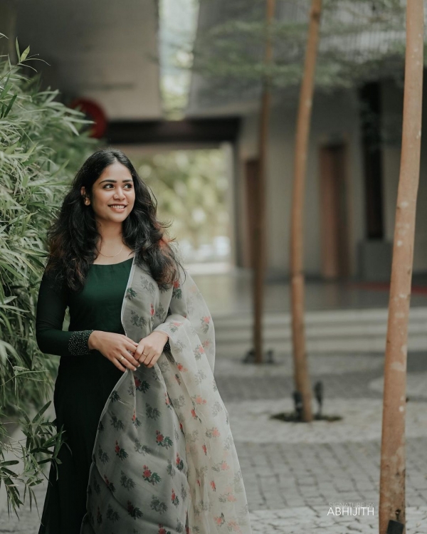 TV Actress Darshana Das New Simple And Cute Clicks | സിമ്പിള്‍ ലുക്കില് ...