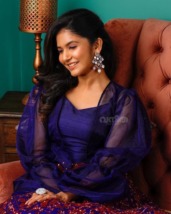 Uppum Mulakum Fame Juhi Rustagi Gorgeous Video from Beach Viral on ...