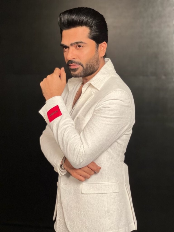 செம ஹேண்ட்சம்...ராயல் லுக்கில் அசத்திய சிம்பு லேட்டஸ்ட் போட்டோஸ் ...