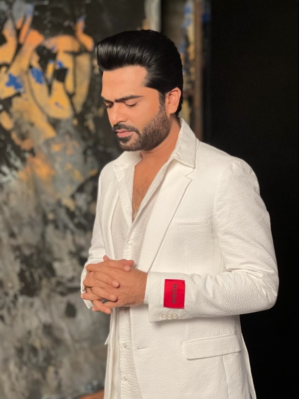 செம ஹேண்ட்சம்...ராயல் லுக்கில் அசத்திய சிம்பு லேட்டஸ்ட் போட்டோஸ் ...