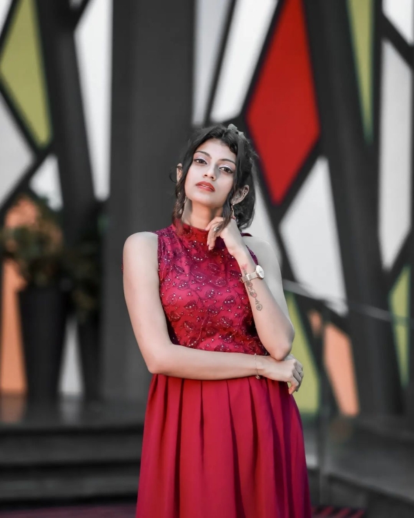 Actress-Dancer Shruthi Rajanikanth Simple Stylish Looks Goes Viral ...