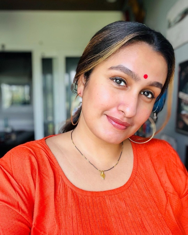 Actress Kavitha Nair Modern Look Goes Viral | പതിവ് സാരിലുക്കിൽ നിന്നും ...